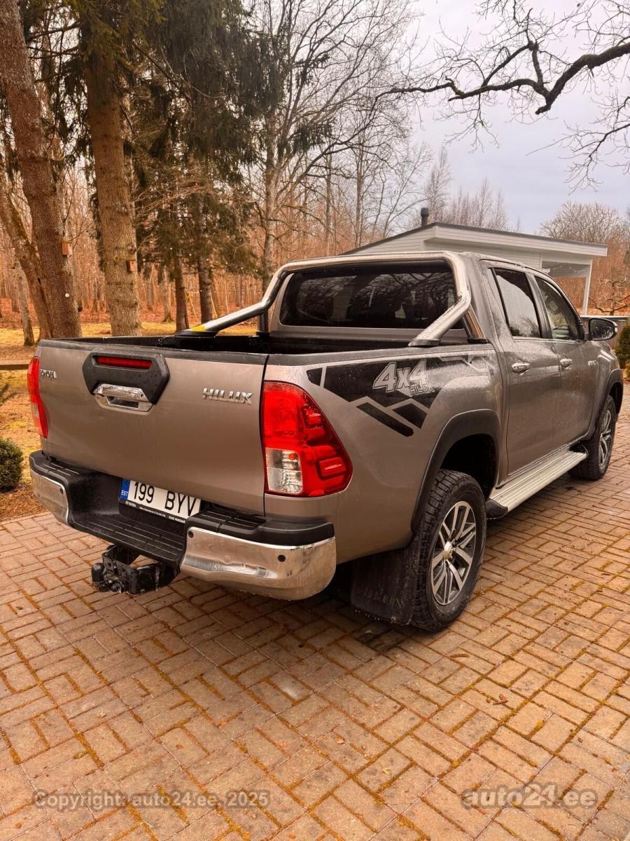 Smilšu krāsa Toyota Hilux 2018 Tallina, ar dzinēja tilpumu 2.40 L un nobraukumu 157 tūkst. km par 26000 €, foto 2 vietnē AUTOMOTO.COM.LV