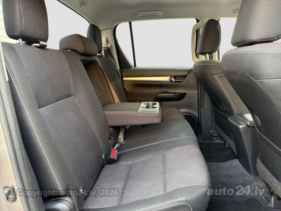 Smilšu krāsa Toyota Hilux 2019 Pērnava, ar dzinēja tilpumu 2.40 L un nobraukumu 72 tūkst. km par 34900 €, foto 7 vietnē AUTOMOTO.COM.LV