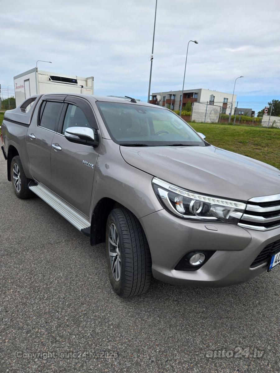 Smilšu krāsa Toyota Hilux 2020 Tallina, ar dzinēja tilpumu 2.40 L un nobraukumu 109 tūkst. km par 34500 €, foto 4 vietnē AUTOMOTO.COM.LV