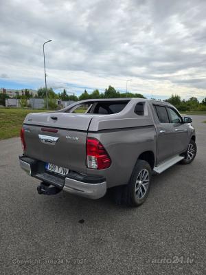 Smilšu krāsa Toyota Hilux 2020 Tallina, ar dzinēja tilpumu 2.40 L un nobraukumu 109 tūkst. km par 34500 €, foto 5 vietnē AUTOMOTO.COM.LV