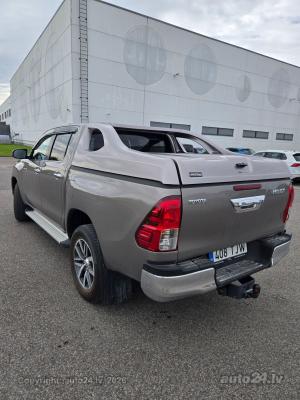 Smilšu krāsa Toyota Hilux 2020 Tallina, ar dzinēja tilpumu 2.40 L un nobraukumu 109 tūkst. km par 34500 €, foto 6 vietnē AUTOMOTO.COM.LV