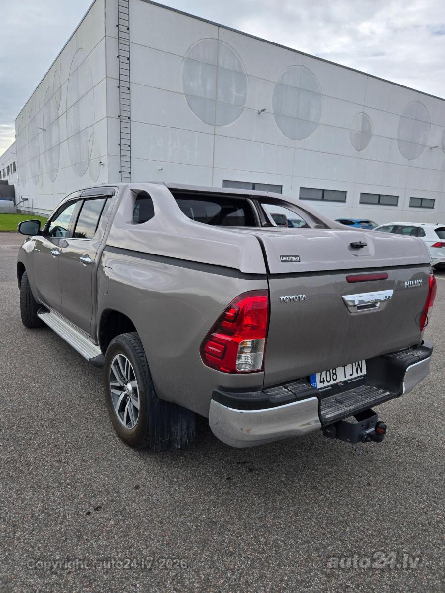 Smilšu krāsa Toyota Hilux 2020 Tallina, ar dzinēja tilpumu 2.40 L un nobraukumu 109 tūkst. km par 34500 €, foto 6 vietnē AUTOMOTO.COM.LV