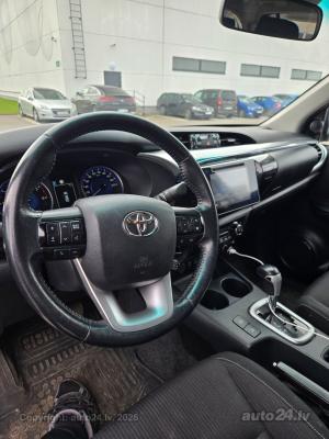 Smilšu krāsa Toyota Hilux 2020 Tallina, ar dzinēja tilpumu 2.40 L un nobraukumu 109 tūkst. km par 34500 €, foto 7 vietnē AUTOMOTO.COM.LV