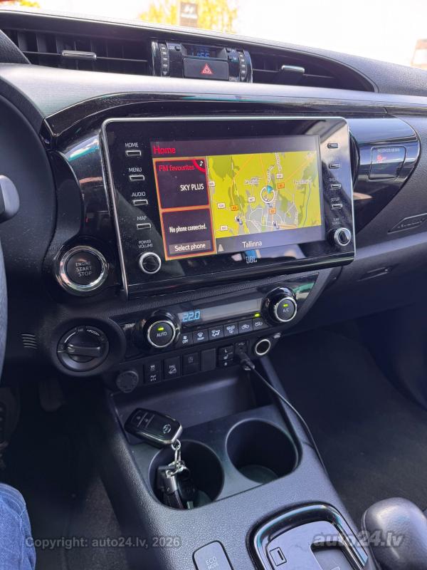 Smilšu krāsa Toyota Hilux 2021 Viljandi, ar dzinēja tilpumu 2.80 L un nobraukumu 81 tūkst. km par 41990 €, foto 8 vietnē AUTOMOTO.COM.LV