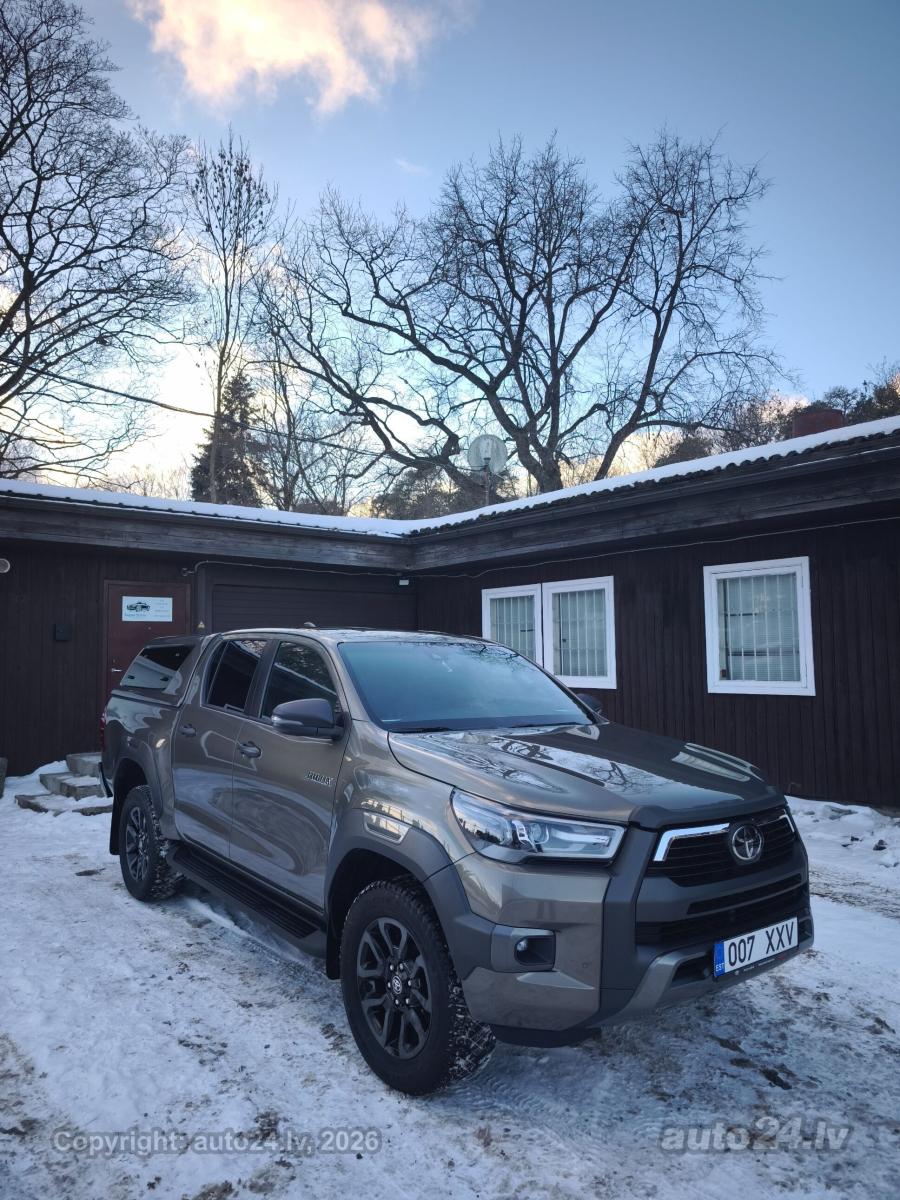 Smilšu krāsa Toyota Hilux 2023 Tallina, ar dzinēja tilpumu 2.80 L un nobraukumu 47 tūkst. km par 52500 €, foto 1 vietnē AUTOMOTO.COM.LV