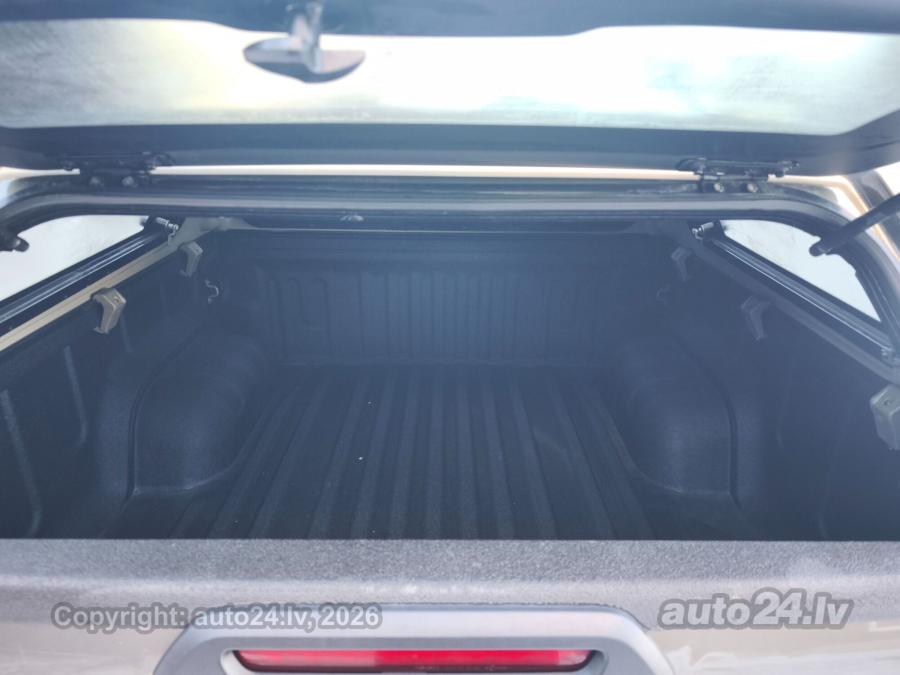 Smilšu krāsa Toyota Hilux 2023 Tallina, ar dzinēja tilpumu 2.80 L un nobraukumu 47 tūkst. km par 52500 €, foto 6 vietnē AUTOMOTO.COM.LV