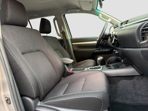 Beige Toyota Hilux 2019 in Parnu, with an engine capacity of 2.40 L and mileage of 72 thousand km for 34900 €, photo 6 on AUTOMOTO.COM.LV