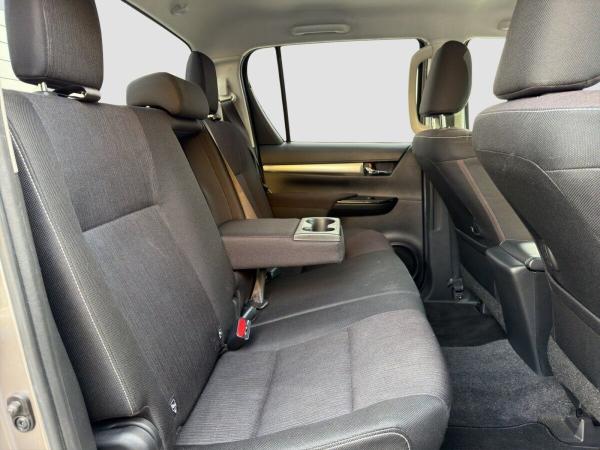 Beige Toyota Hilux 2019 in Parnu, with an engine capacity of 2.40 L and mileage of 72 thousand km for 34900 €, photo 7 on AUTOMOTO.COM.LV