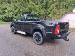 Black Toyota Hilux 2006 in Raseiniai, with an engine capacity of 2.49 L and mileage of 243 thousand km for 5500 €, photo 3 on AUTOMOTO.COM.LV