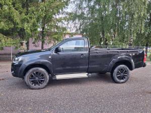 Black Toyota Hilux 2006 in Raseiniai, with an engine capacity of 2.49 L and mileage of 243 thousand km for 5500 €, photo 4 on AUTOMOTO.COM.LV