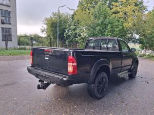 Black Toyota Hilux 2006 in Raseiniai, with an engine capacity of 2.49 L and mileage of 243 thousand km for 5500 €, photo 8 on AUTOMOTO.COM.LV
