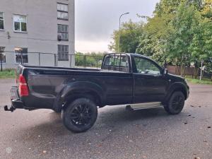Black Toyota Hilux 2006 in Raseiniai, with an engine capacity of 2.49 L and mileage of 243 thousand km for 5500 €, photo 9 on AUTOMOTO.COM.LV