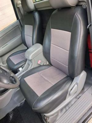 Black Toyota Hilux 2006 in Raseiniai, with an engine capacity of 2.49 L and mileage of 243 thousand km for 5500 €, photo 14 on AUTOMOTO.COM.LV