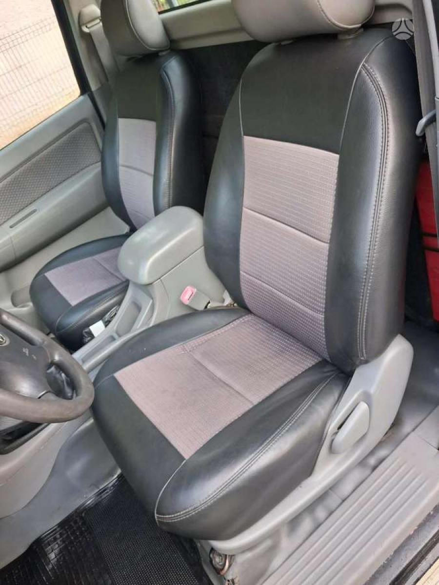 Black Toyota Hilux 2006 in Raseiniai, with an engine capacity of 2.49 L and mileage of 243 thousand km for 5500 €, photo 14 on AUTOMOTO.COM.LV