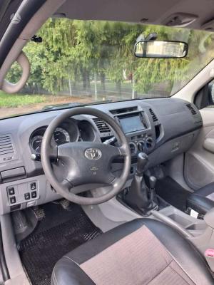 Black Toyota Hilux 2006 in Raseiniai, with an engine capacity of 2.49 L and mileage of 243 thousand km for 5500 €, photo 16 on AUTOMOTO.COM.LV