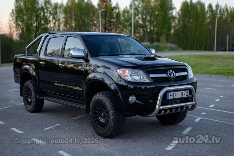 Black Toyota Hilux 2008 in Cesis, with an engine capacity of 2.50 L and mileage of 285 thousand km for 19500 €, photo 1 on AUTOMOTO.COM.LV