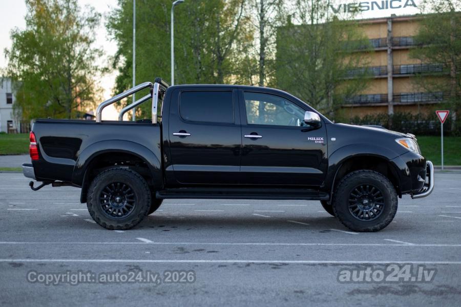 Black Toyota Hilux 2008 in Cesis, with an engine capacity of 2.50 L and mileage of 285 thousand km for 19500 €, photo 5 on AUTOMOTO.COM.LV