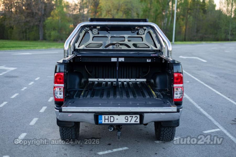 Black Toyota Hilux 2008 in Cesis, with an engine capacity of 2.50 L and mileage of 285 thousand km for 19500 €, photo 6 on AUTOMOTO.COM.LV