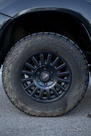 Black Toyota Hilux 2008 in Cesis, with an engine capacity of 2.50 L and mileage of 285 thousand km for 19500 €, photo 12 on AUTOMOTO.COM.LV