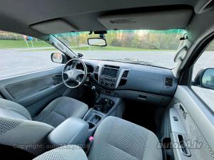 Black Toyota Hilux 2008 in Cesis, with an engine capacity of 2.50 L and mileage of 285 thousand km for 19500 €, photo 16 on AUTOMOTO.COM.LV