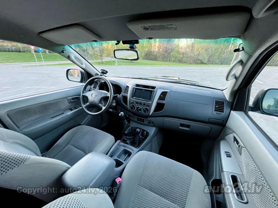 Black Toyota Hilux 2008 in Cesis, with an engine capacity of 2.50 L and mileage of 285 thousand km for 19500 €, photo 16 on AUTOMOTO.COM.LV