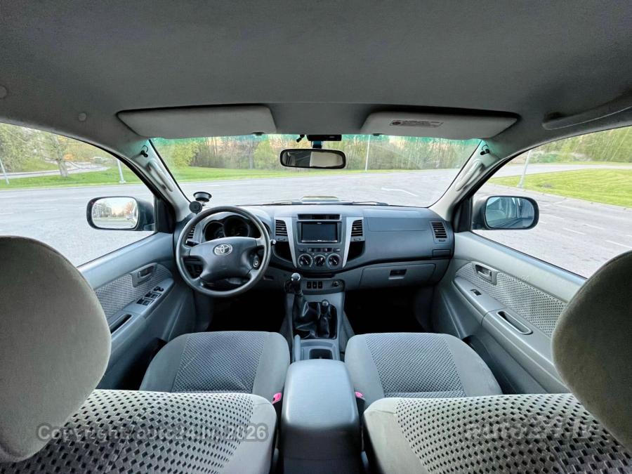 Black Toyota Hilux 2008 in Cesis, with an engine capacity of 2.50 L and mileage of 285 thousand km for 19500 €, photo 17 on AUTOMOTO.COM.LV