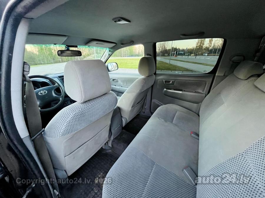 Black Toyota Hilux 2008 in Cesis, with an engine capacity of 2.50 L and mileage of 285 thousand km for 19500 €, photo 19 on AUTOMOTO.COM.LV