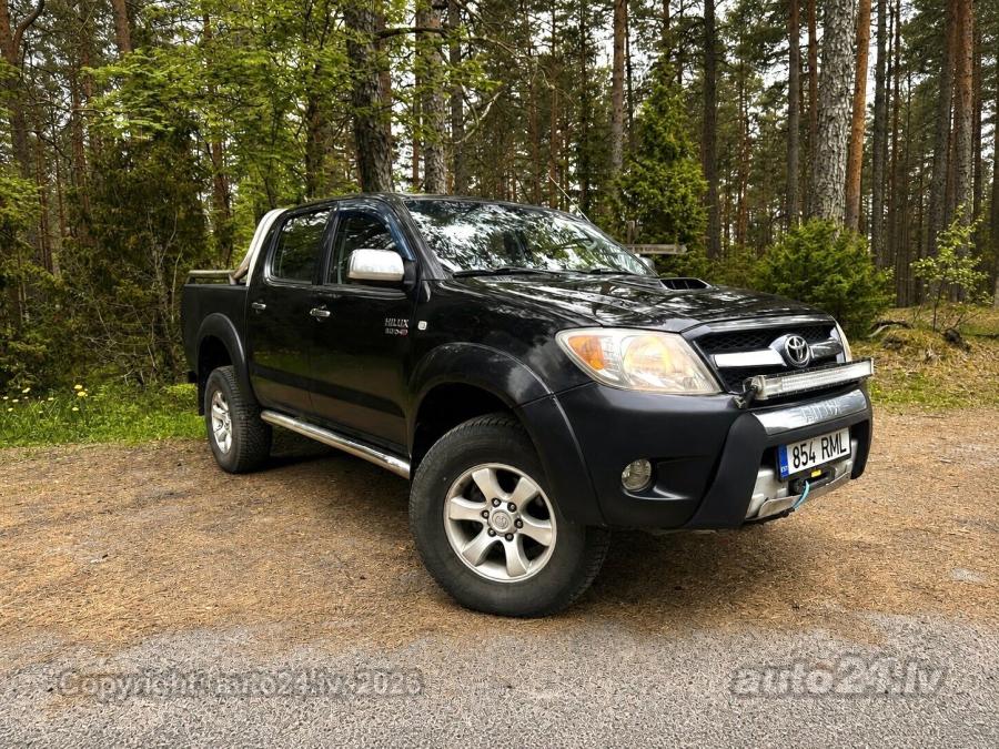 Black Toyota Hilux 2008 in Tallinn, with an engine capacity of 3.00 L and mileage of 380 thousand km for 3999 €, photo 3 on AUTOMOTO.COM.LV
