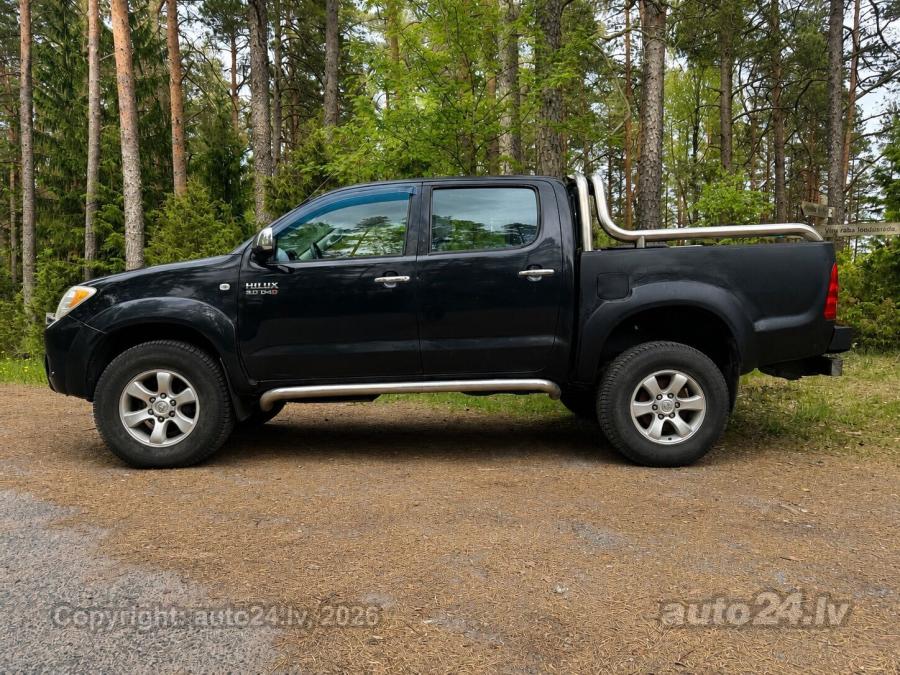 Black Toyota Hilux 2008 in Tallinn, with an engine capacity of 3.00 L and mileage of 380 thousand km for 3999 €, photo 4 on AUTOMOTO.COM.LV