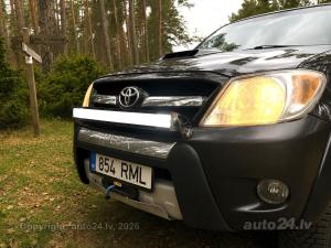 Black Toyota Hilux 2008 in Tallinn, with an engine capacity of 3.00 L and mileage of 380 thousand km for 3999 €, photo 5 on AUTOMOTO.COM.LV