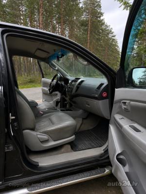 Black Toyota Hilux 2008 in Tallinn, with an engine capacity of 3.00 L and mileage of 380 thousand km for 3999 €, photo 7 on AUTOMOTO.COM.LV