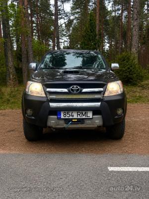 Black Toyota Hilux 2008 in Tallinn, with an engine capacity of 3.00 L and mileage of 380 thousand km for 3999 €, photo 9 on AUTOMOTO.COM.LV
