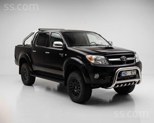 Black Toyota Hilux 2008 in Cesis, with an engine capacity of 2.50 L and mileage of 287 thousand km for 15500 €, photo 1 on AUTOMOTO.COM.LV