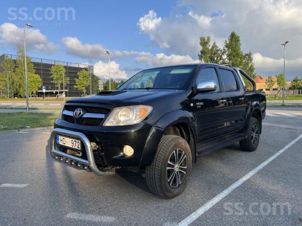 Melns Toyota Hilux 2008 Cēsis, ar dzinēja tilpumu 2.50 L un nobraukumu 289 tūkst. km par 12500 €, foto 1 vietnē AUTOMOTO.COM.LV