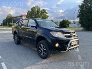 Black Toyota Hilux 2008 in Cesis, with an engine capacity of 2.50 L and mileage of 289 thousand km for 12500 €, photo 4 on AUTOMOTO.COM.LV