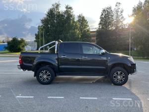 Black Toyota Hilux 2008 in Cesis, with an engine capacity of 2.50 L and mileage of 289 thousand km for 12500 €, photo 5 on AUTOMOTO.COM.LV