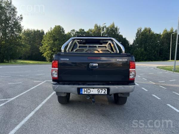 Melns Toyota Hilux 2008 Cēsis, ar dzinēja tilpumu 2.50 L un nobraukumu 289 tūkst. km par 12500 €, foto 6 vietnē AUTOMOTO.COM.LV