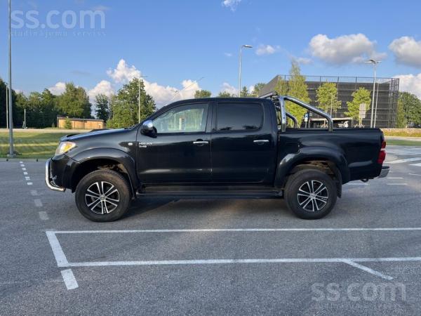 Melns Toyota Hilux 2008 Cēsis, ar dzinēja tilpumu 2.50 L un nobraukumu 289 tūkst. km par 12500 €, foto 8 vietnē AUTOMOTO.COM.LV