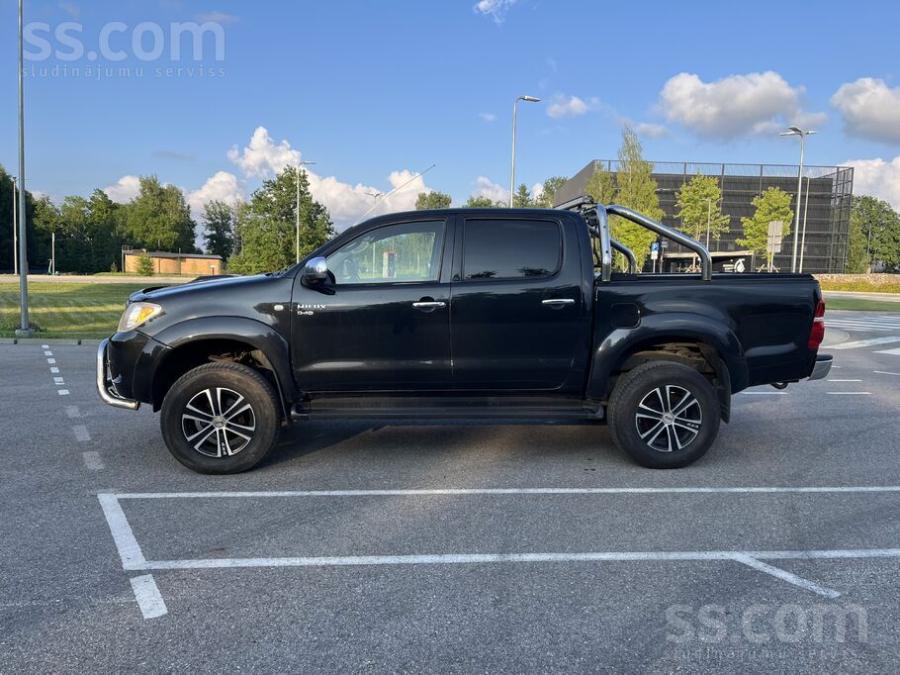 Black Toyota Hilux 2008 in Cesis, with an engine capacity of 2.50 L and mileage of 289 thousand km for 12500 €, photo 9 on AUTOMOTO.COM.LV