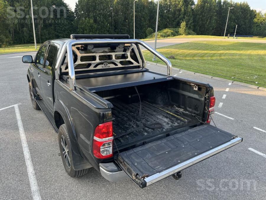 Black Toyota Hilux 2008 in Cesis, with an engine capacity of 2.50 L and mileage of 289 thousand km for 12500 €, photo 11 on AUTOMOTO.COM.LV