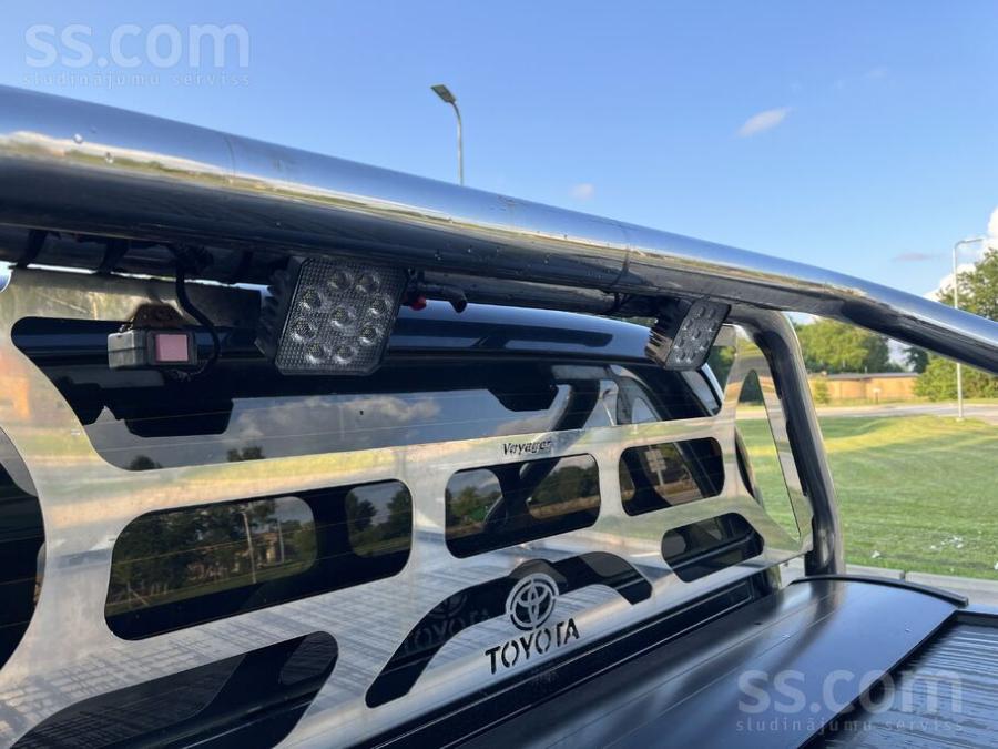 Black Toyota Hilux 2008 in Cesis, with an engine capacity of 2.50 L and mileage of 289 thousand km for 12500 €, photo 12 on AUTOMOTO.COM.LV