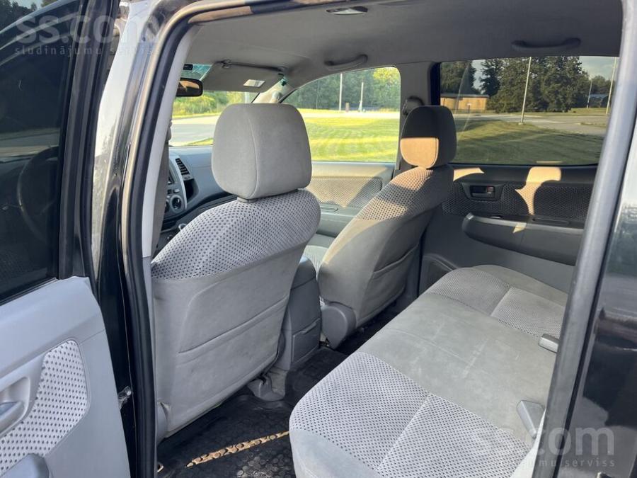Black Toyota Hilux 2008 in Cesis, with an engine capacity of 2.50 L and mileage of 289 thousand km for 12500 €, photo 14 on AUTOMOTO.COM.LV