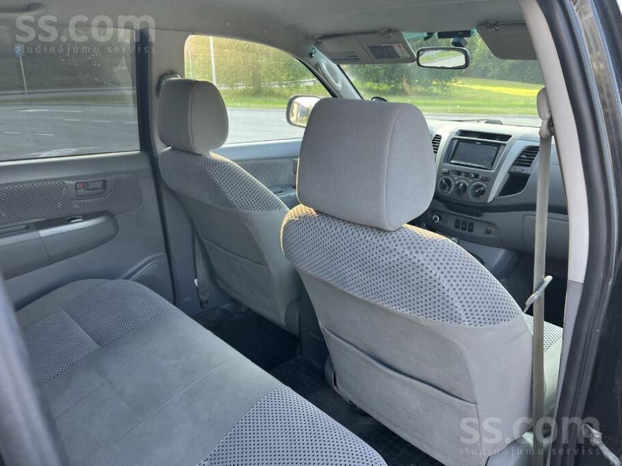 Black Toyota Hilux 2008 in Cesis, with an engine capacity of 2.50 L and mileage of 289 thousand km for 12500 €, photo 15 on AUTOMOTO.COM.LV