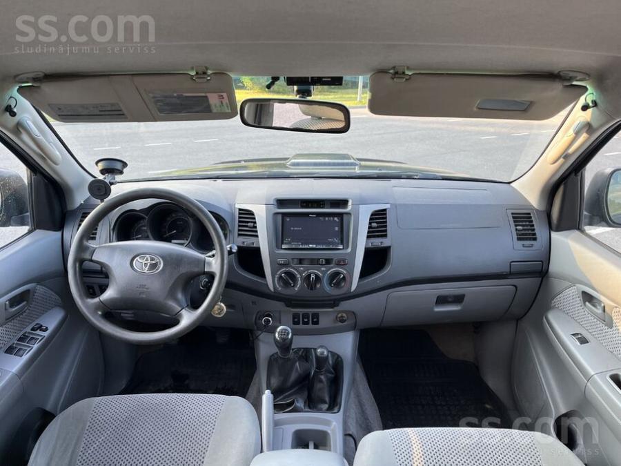 Black Toyota Hilux 2008 in Cesis, with an engine capacity of 2.50 L and mileage of 289 thousand km for 12500 €, photo 17 on AUTOMOTO.COM.LV