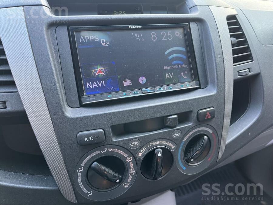 Black Toyota Hilux 2008 in Cesis, with an engine capacity of 2.50 L and mileage of 289 thousand km for 12500 €, photo 18 on AUTOMOTO.COM.LV