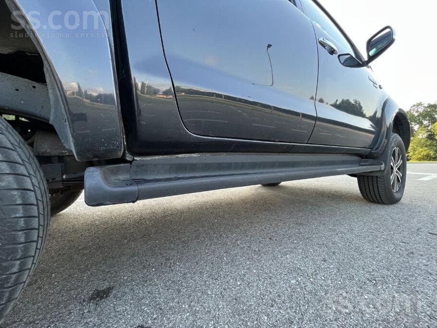 Black Toyota Hilux 2008 in Cesis, with an engine capacity of 2.50 L and mileage of 289 thousand km for 12500 €, photo 24 on AUTOMOTO.COM.LV