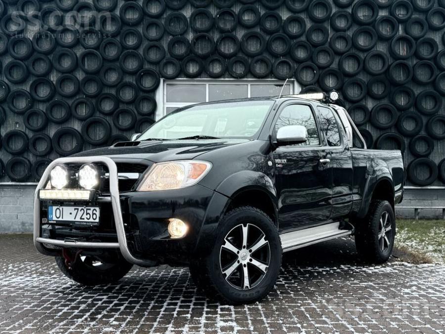 Black Toyota Hilux 2008 in Bauska, with an engine capacity of 2.50 L and mileage of 0 thousand km for 12200 €, photo 1 on AUTOMOTO.COM.LV
