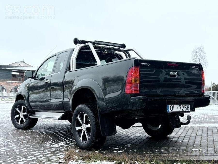 Black Toyota Hilux 2008 in Bauska, with an engine capacity of 2.50 L and mileage of 0 thousand km for 12200 €, photo 6 on AUTOMOTO.COM.LV
