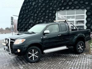 Black Toyota Hilux 2008 in Bauska, with an engine capacity of 2.50 L and mileage of 0 thousand km for 12200 €, photo 7 on AUTOMOTO.COM.LV
