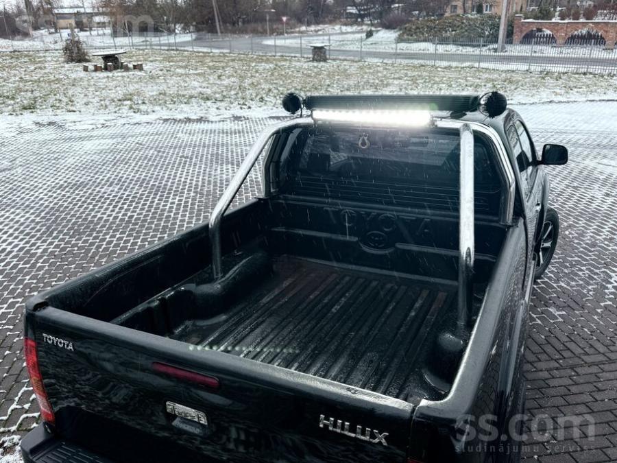 Black Toyota Hilux 2008 in Bauska, with an engine capacity of 2.50 L and mileage of 0 thousand km for 12200 €, photo 10 on AUTOMOTO.COM.LV